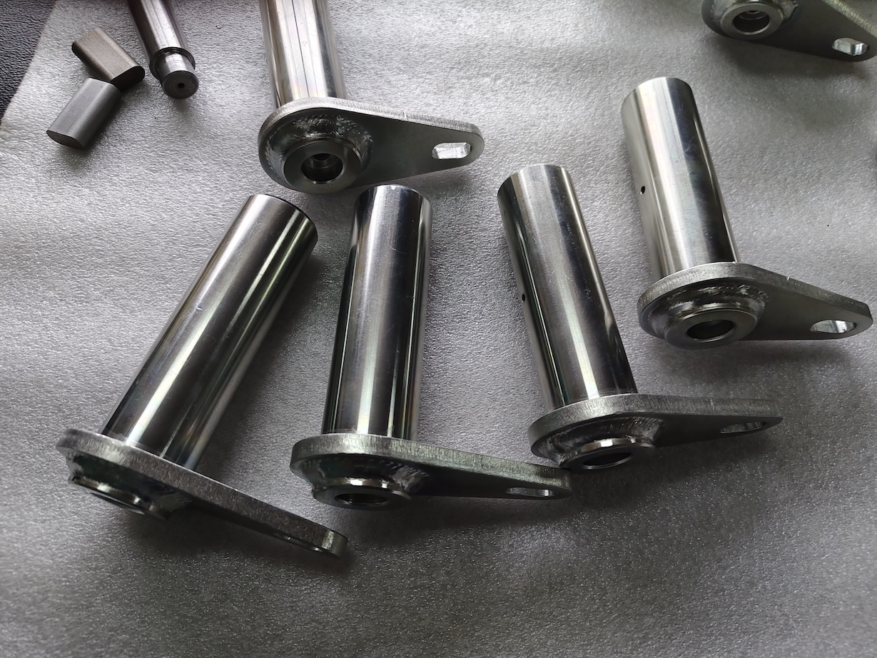 QC of 3 new references of welded pin shafts for handling equipment ...